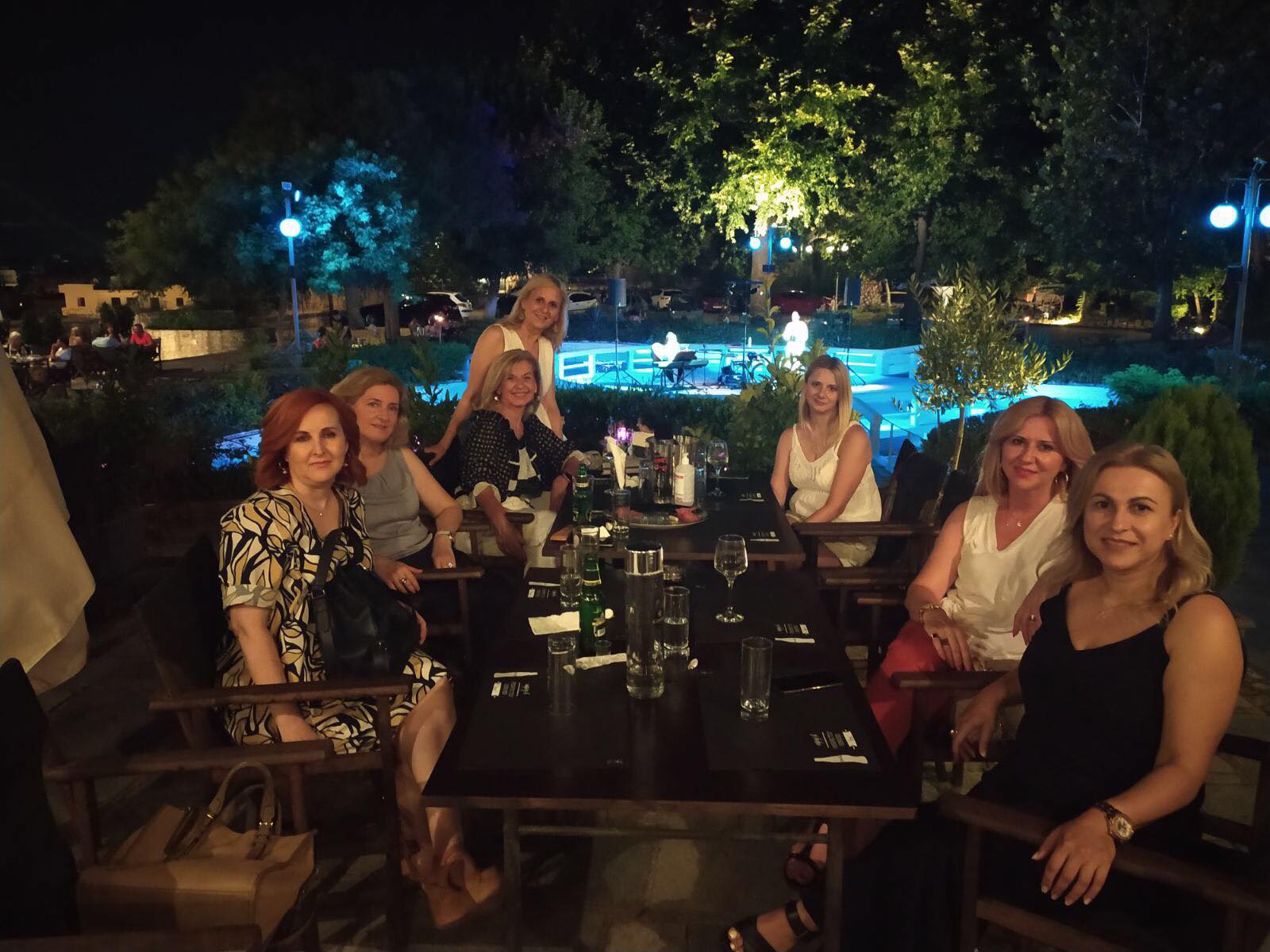 Παρέες γνωστών τρικαλινών γυναικών στο "Φρούριο". (φώτο)